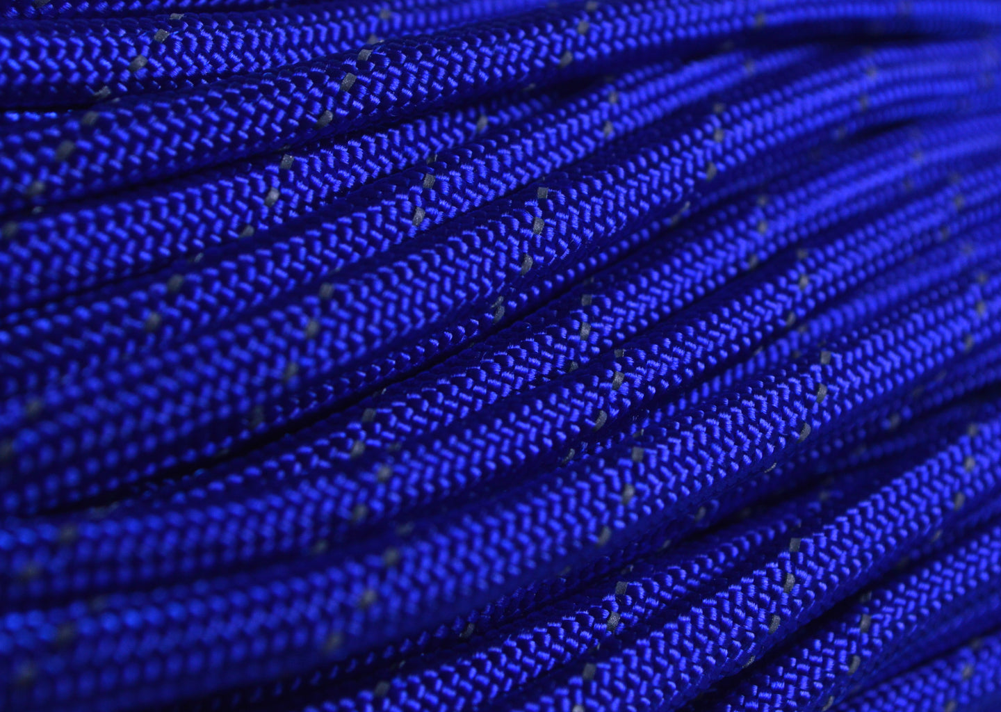 Reflective Tracer Electric Blue Paracord – BoredParacord.com